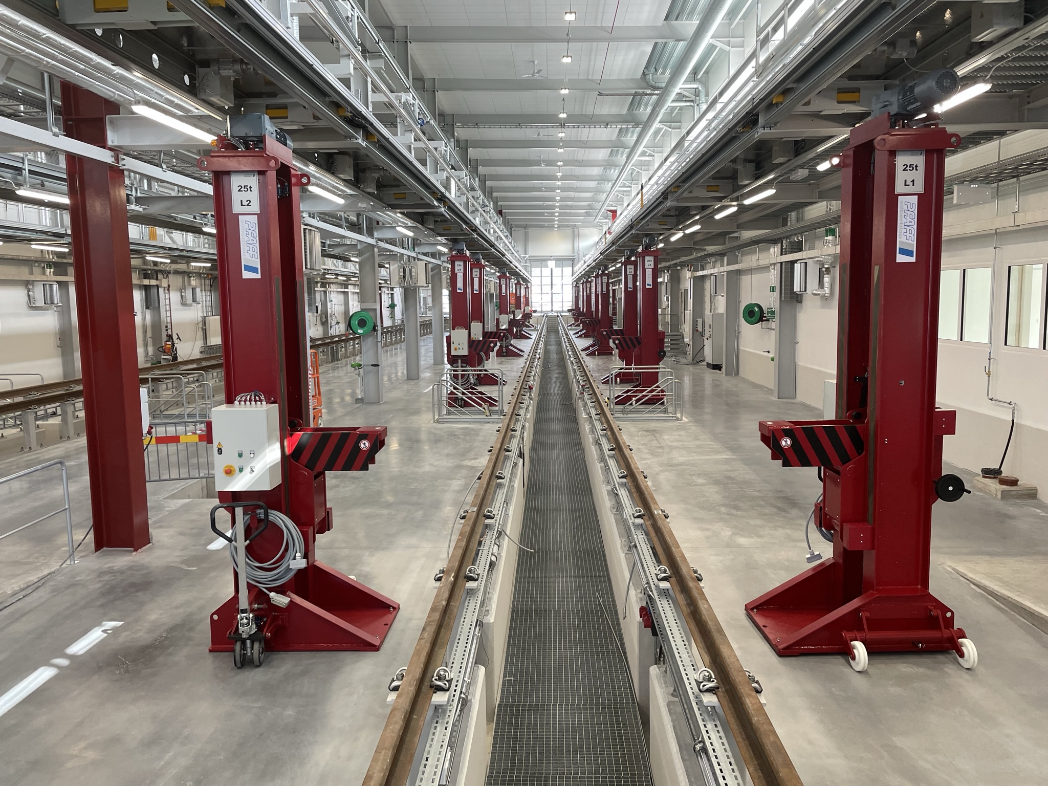 Mobile Lifting Solutions for trains - Dendro Lift